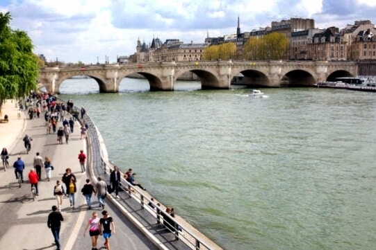 Book a French language course and enjoy Paris - Accord Paris